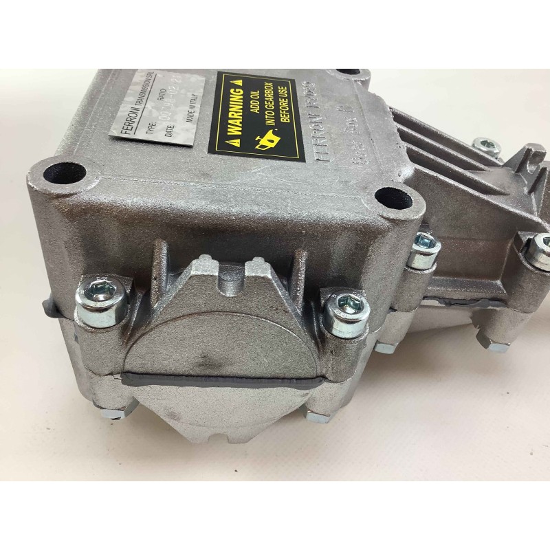Corner transmission unit with 6-hole flange for spreader:Irrigation...